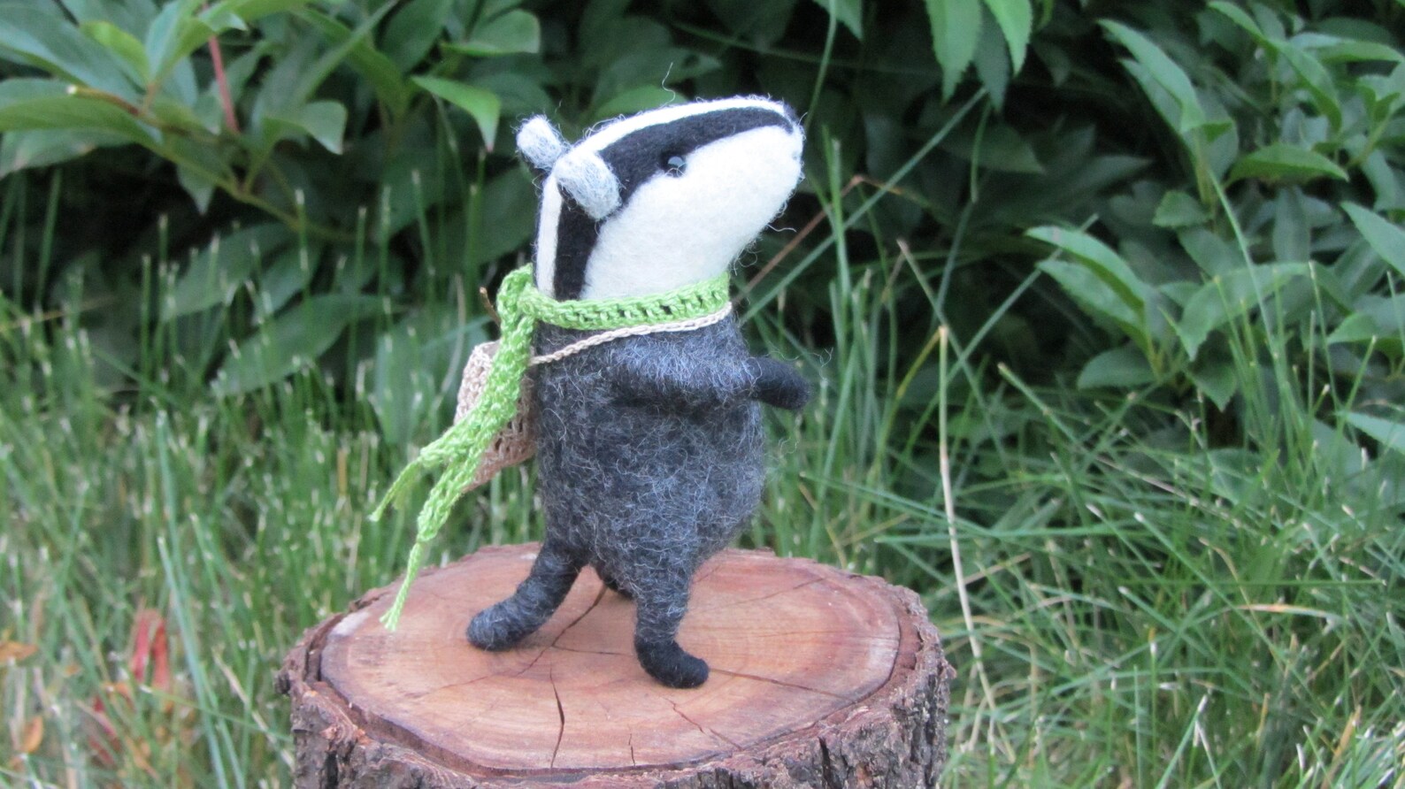 Needle Felted Badger With Scarf, Bag and Acorn. Felted Toy. Figurines ...
