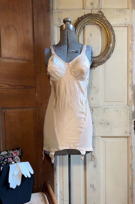 vintage 1950s girdle - Gem