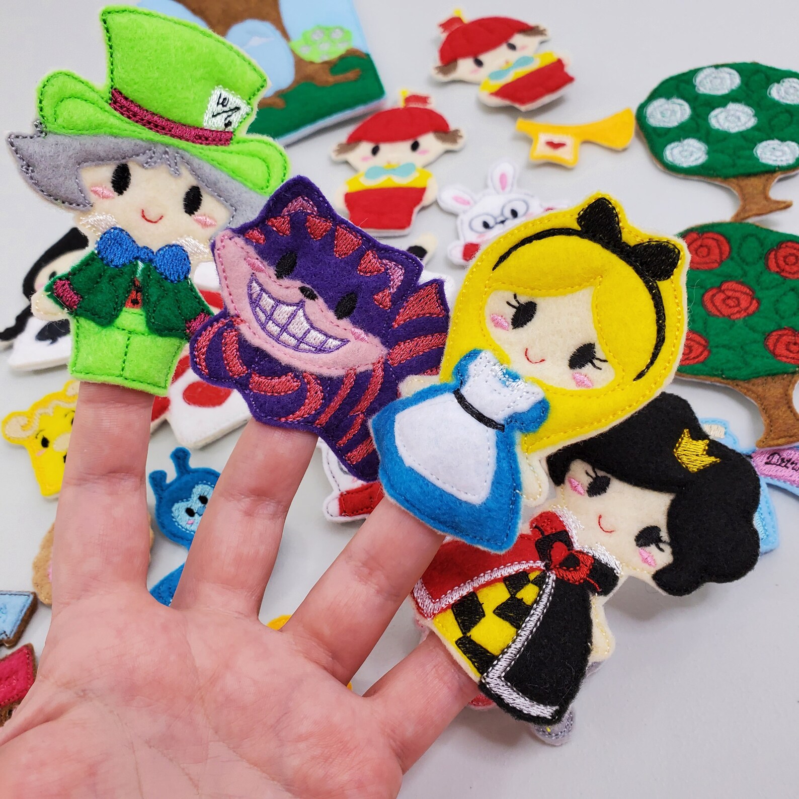 Alice in Wonderland Finger Puppets, Alice Finger Puppets, Wonderland ...