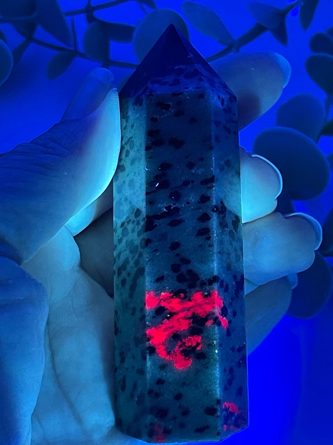 Ruby Zoisite Tower // UV Reactive // Points // Generators // Chakra // Healing Crystals ...