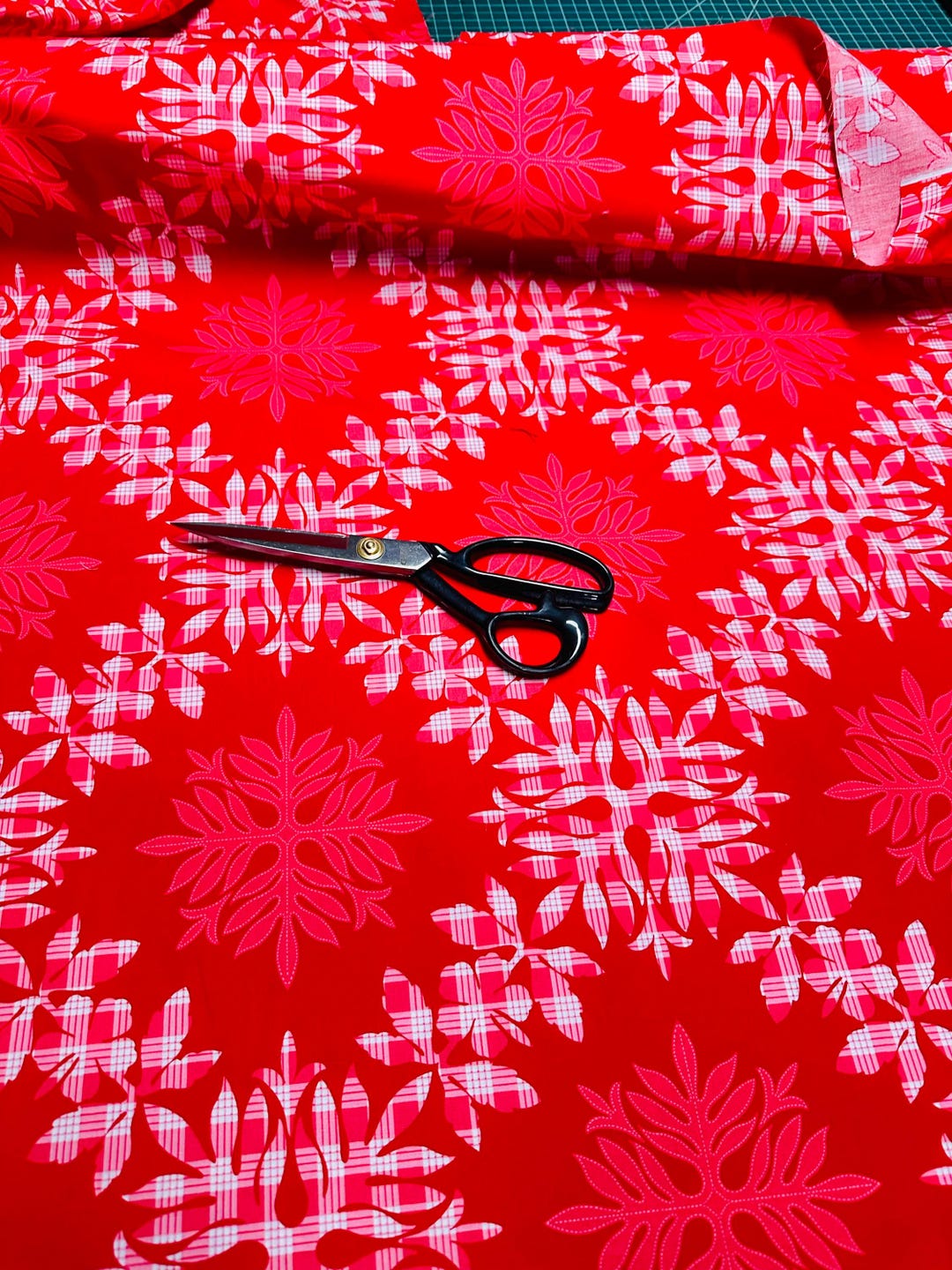 Cotton Quilt Pattern Red With Palaka Printed Quilt Pattern in White and ...