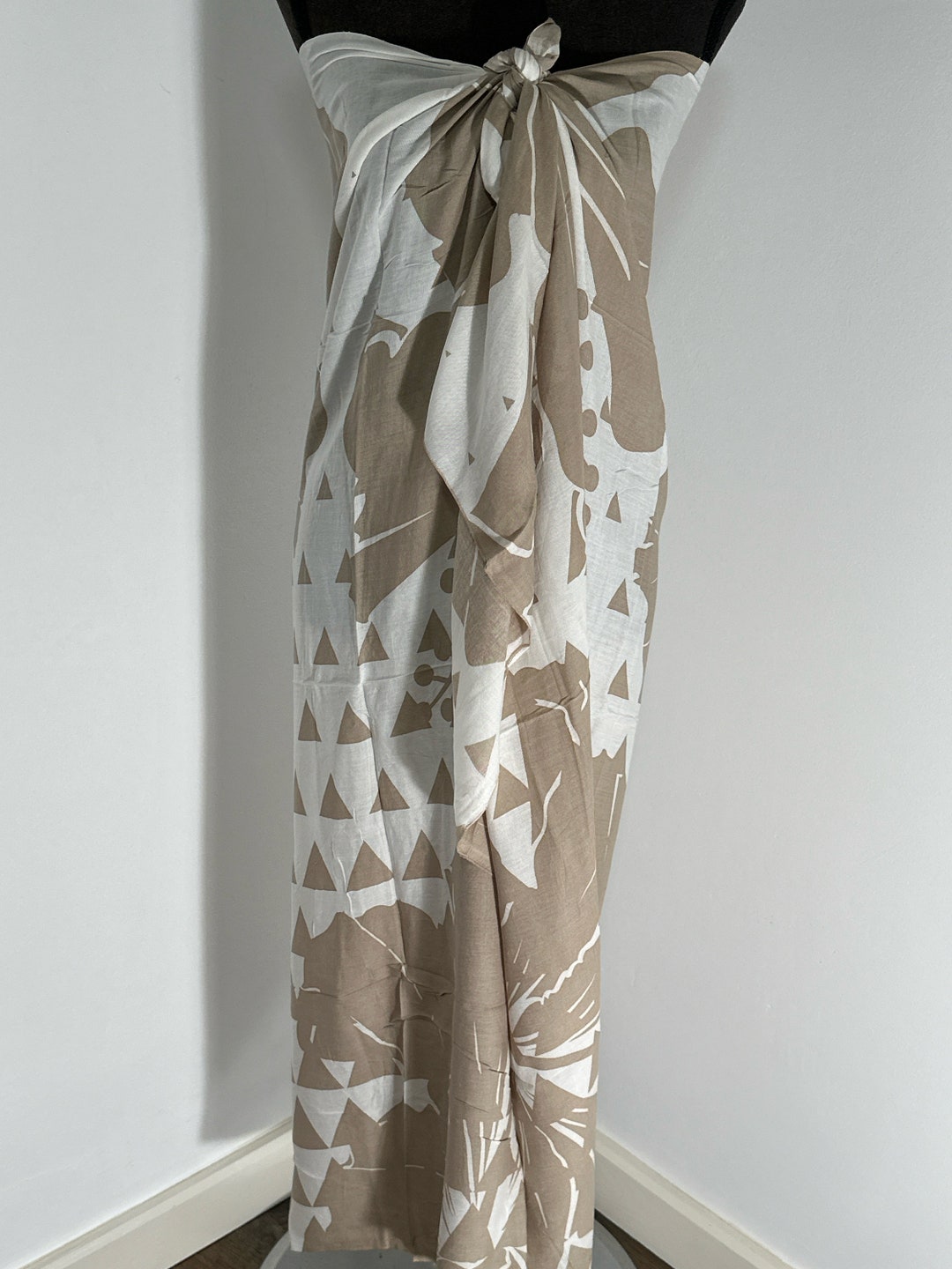 NEW! Rayon Taupe and White Hibiscus Mauna Tribal Hawaiian Print Pareo ...
