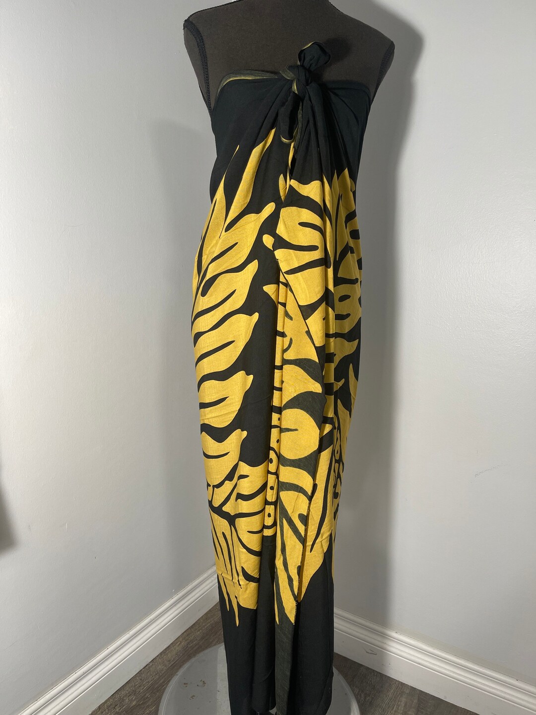 NEW Rayon Mustard Yellow Ulu Print on Black Pareo / Sarong / - Etsy