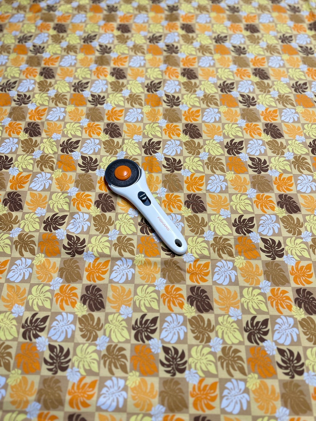 Hawaiian Print Monstera Guilt Block Pattern in Light Yellow Orange ...