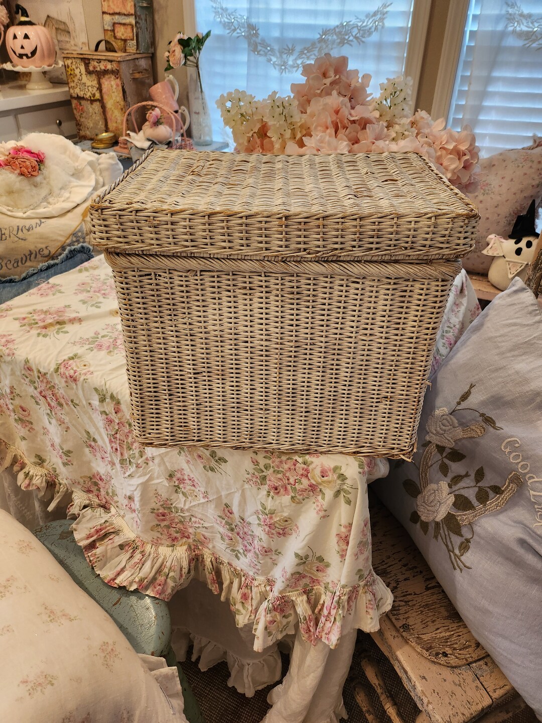 Vintage Chippy Woven Basket With Lid White Farmhouse Cottage Chic ...