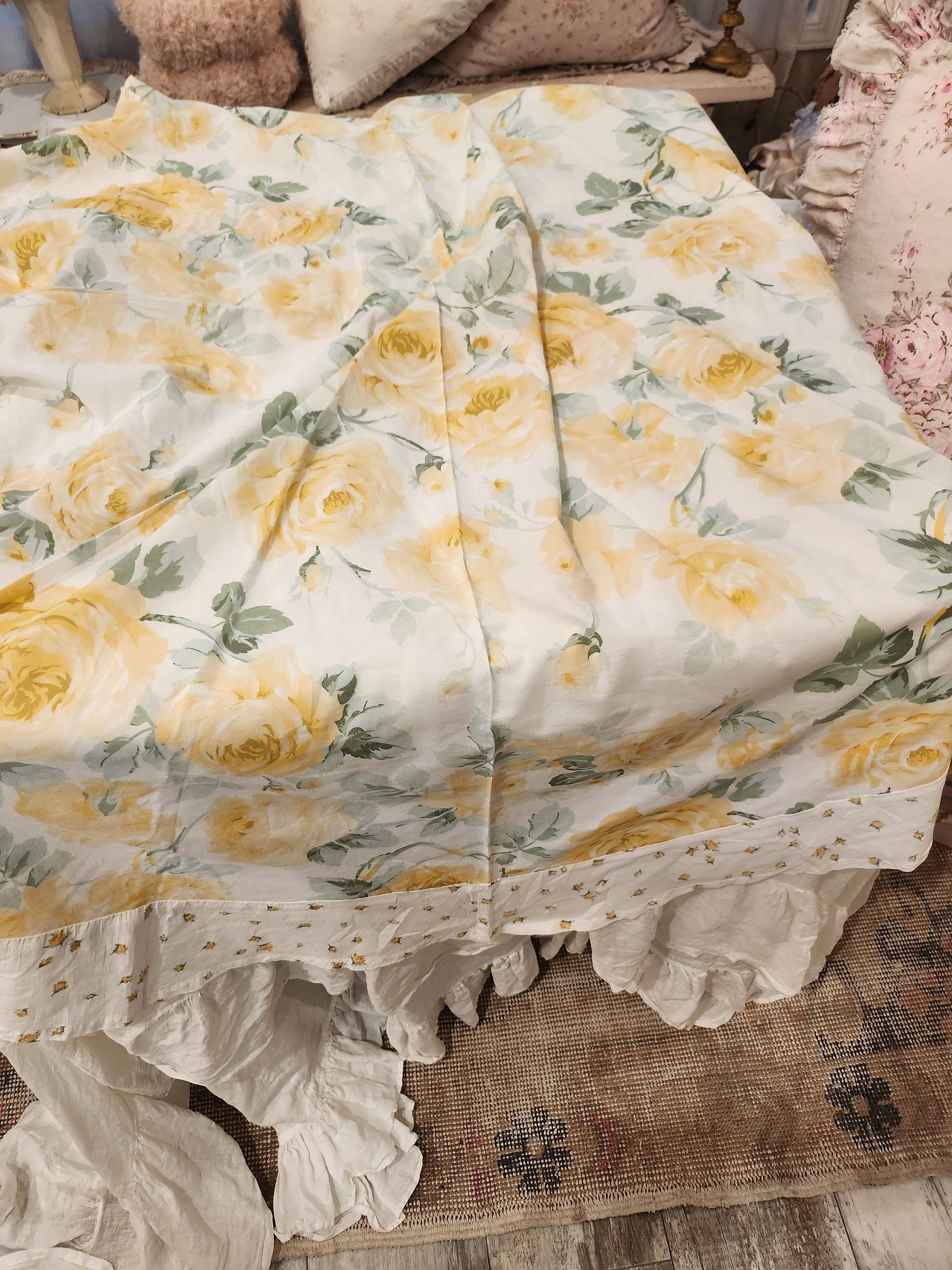 Rare Simple Shabby Chic Round Yellow Floral Tablecloth Rachel Ashwell ...