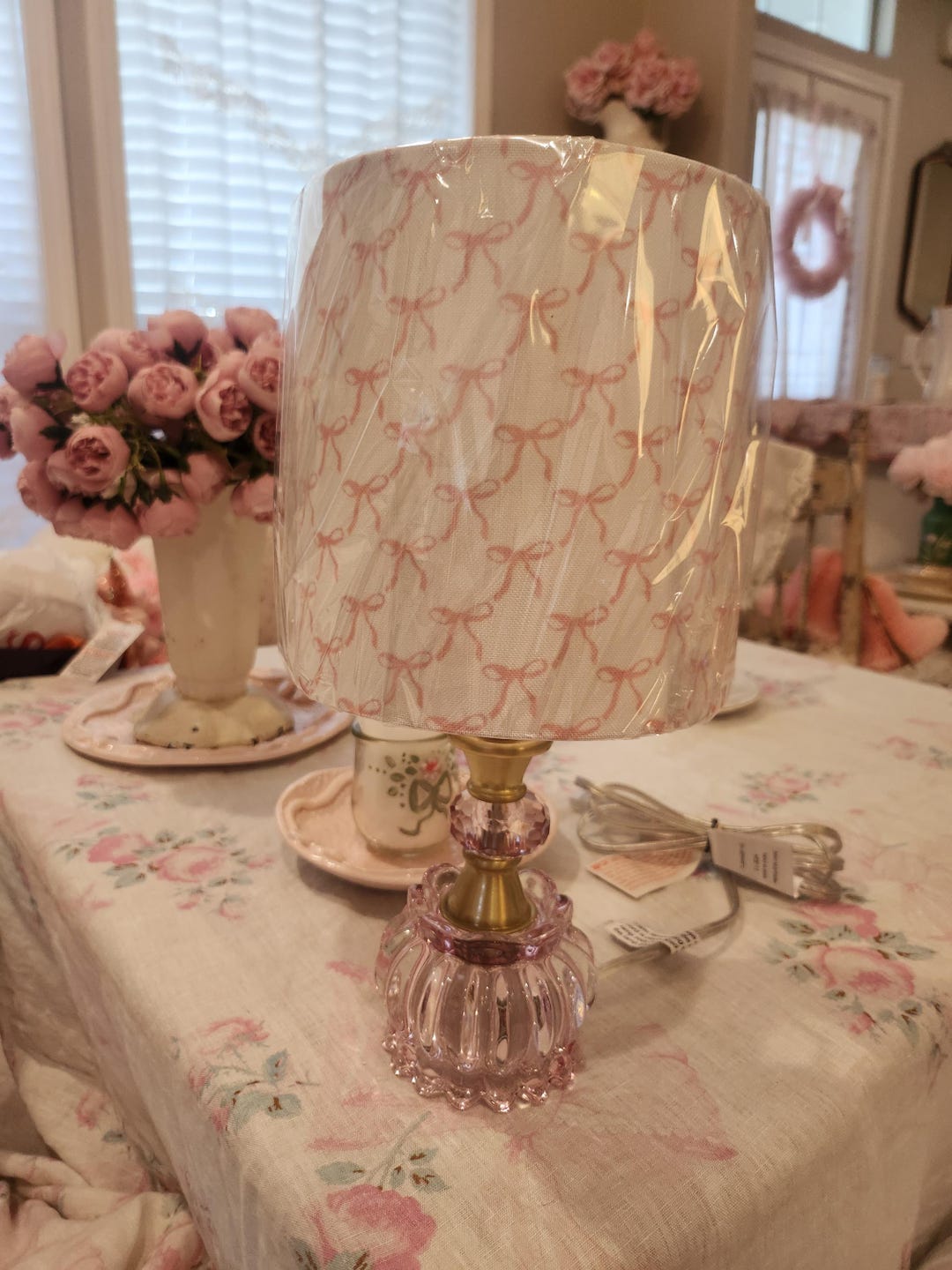 Small Pink Glass Lamp With Shade White Pink Bows Shabby Bedroom Living ...
