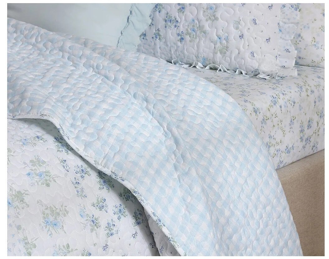 New King Lightweight Shabby Chic Blue Floral Reversible Quilt Rachel ...