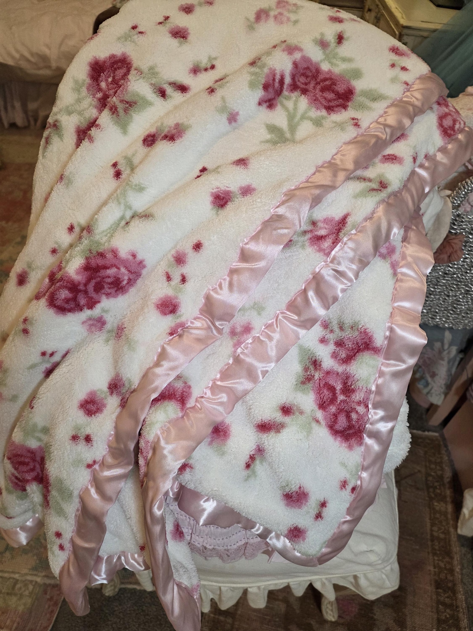 Rare Queen Simple Shabby Chic Fluffy Blanket Satin Trim Roses Floral ...