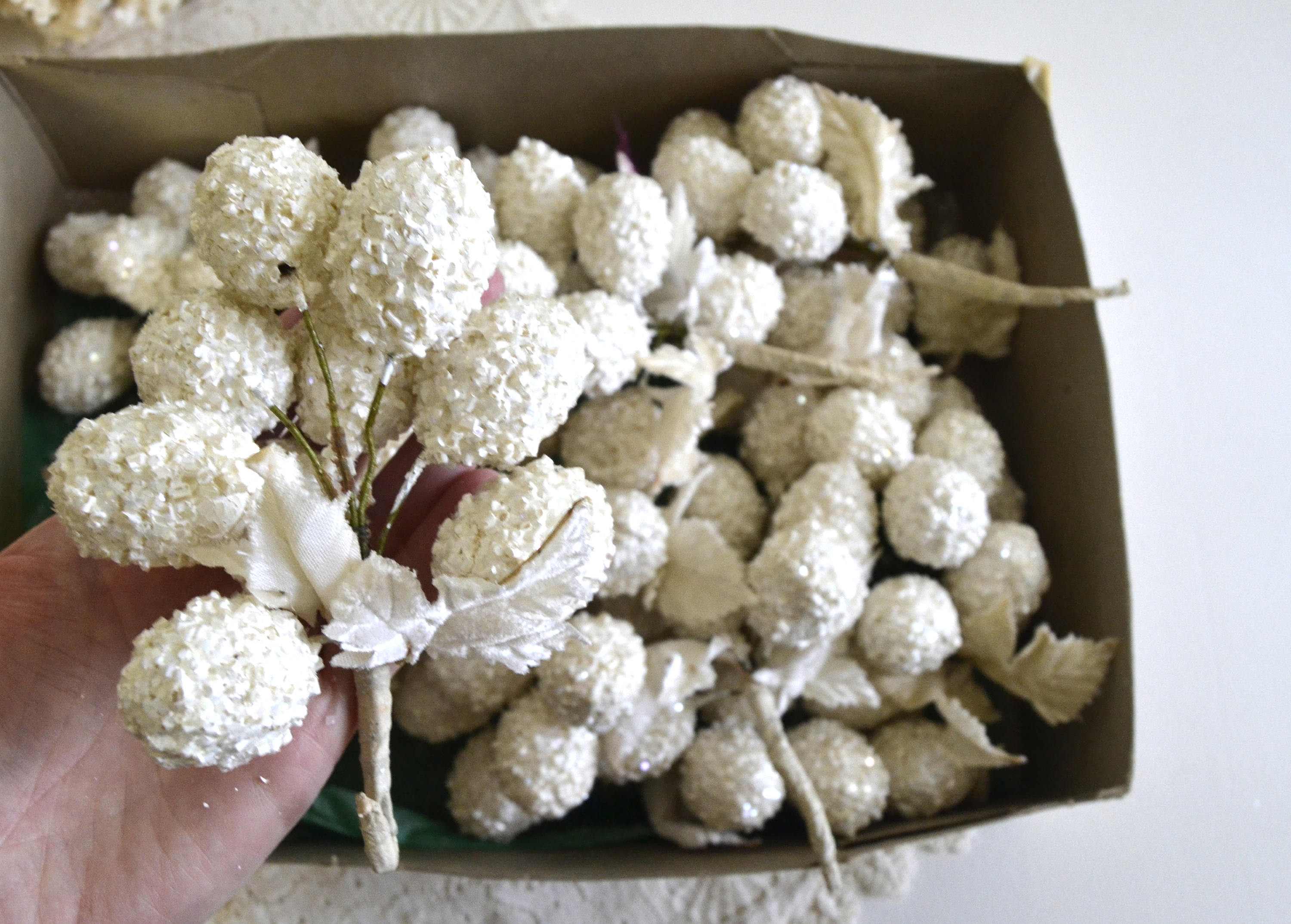 Vintage ONE White Glitter Grape Bunch Millinery Picks Christmas Wedding ...