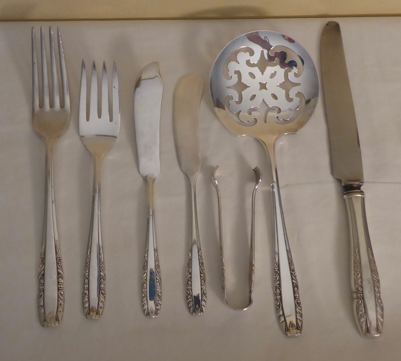 34 Pieces of Vintage King's Plate Mcg C. Co. Silver Plate Cutlery ...