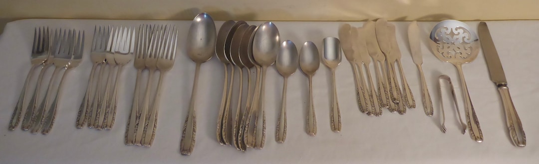 34 Pieces of Vintage King's Plate Mcg C. Co. Silver Plate Cutlery ...