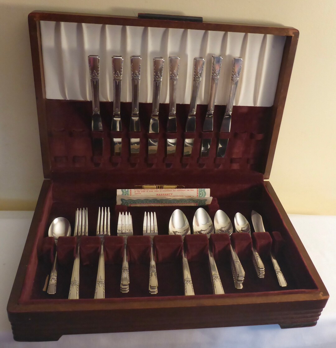 48 Pieces of Vintage 1940's Wm. A. Rogers Oneida Ltd. Lady Drake Silver ...