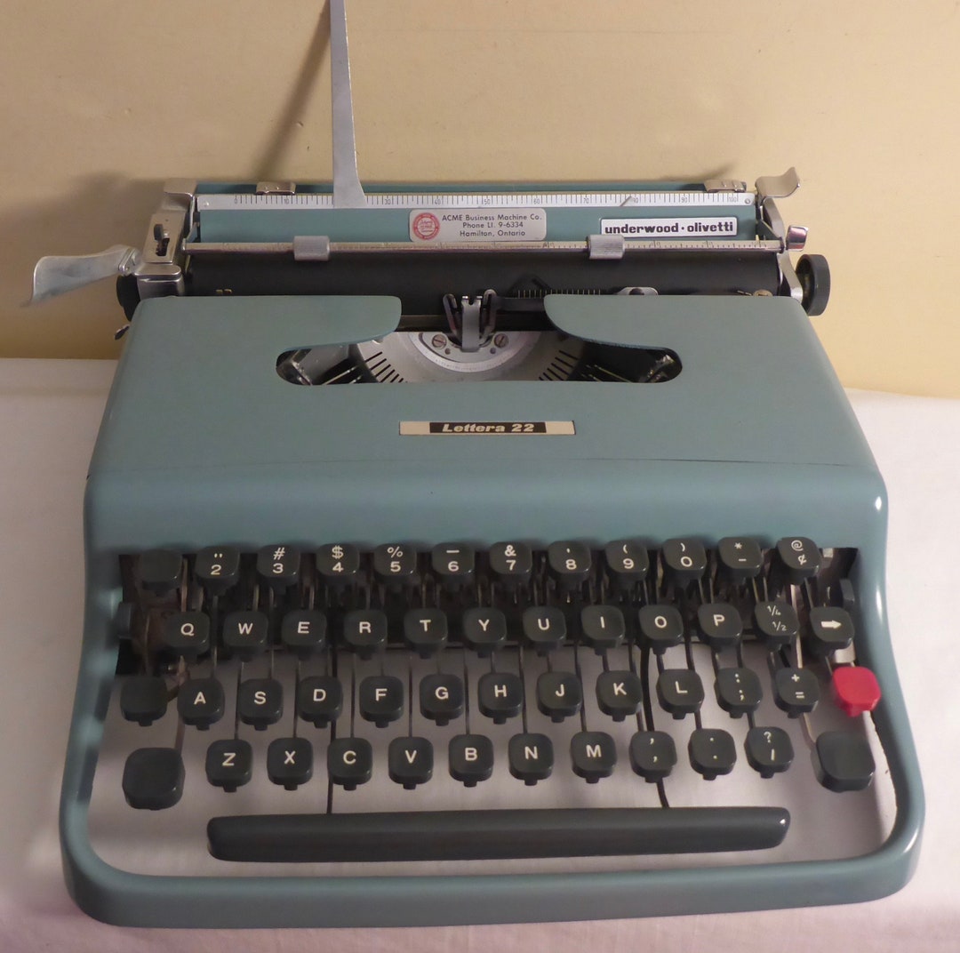 1950's Turquoise Underwood-olivetti Lettera 22 Portable Typewriter 1950 ...