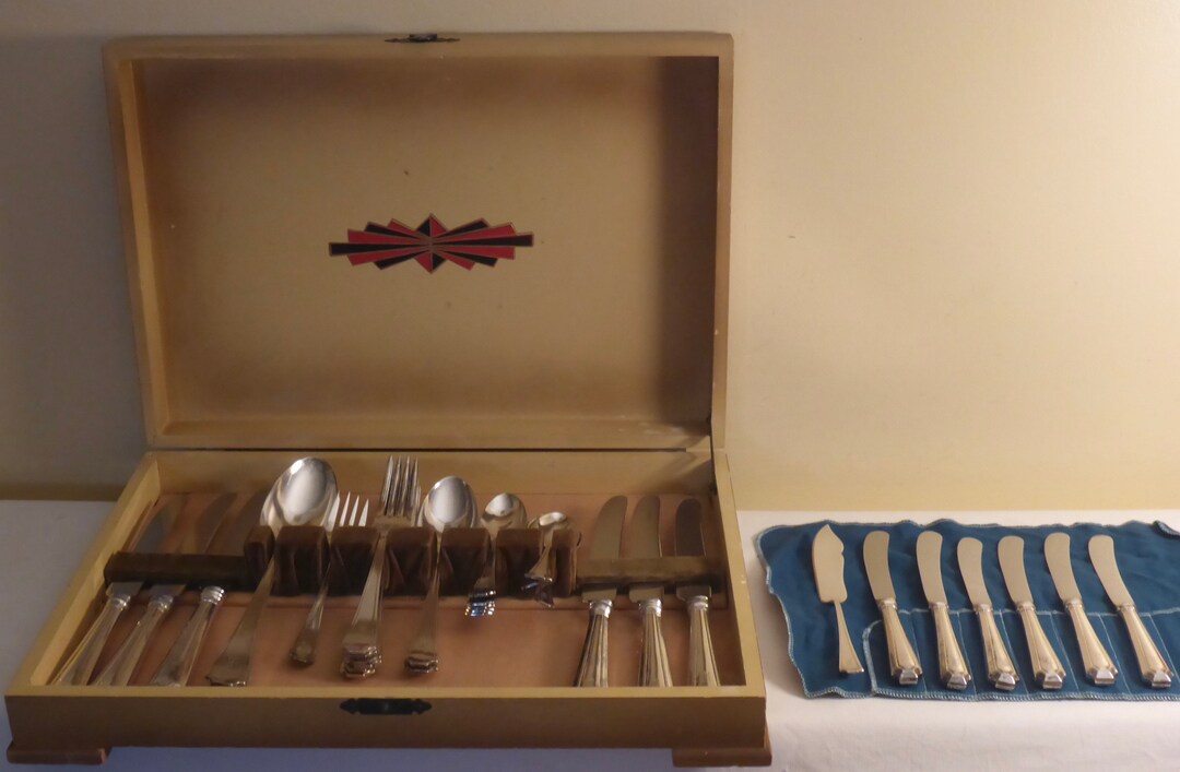 32 Pieces of Birks Regency Plate Devonshire Pattern & Storage Box ...