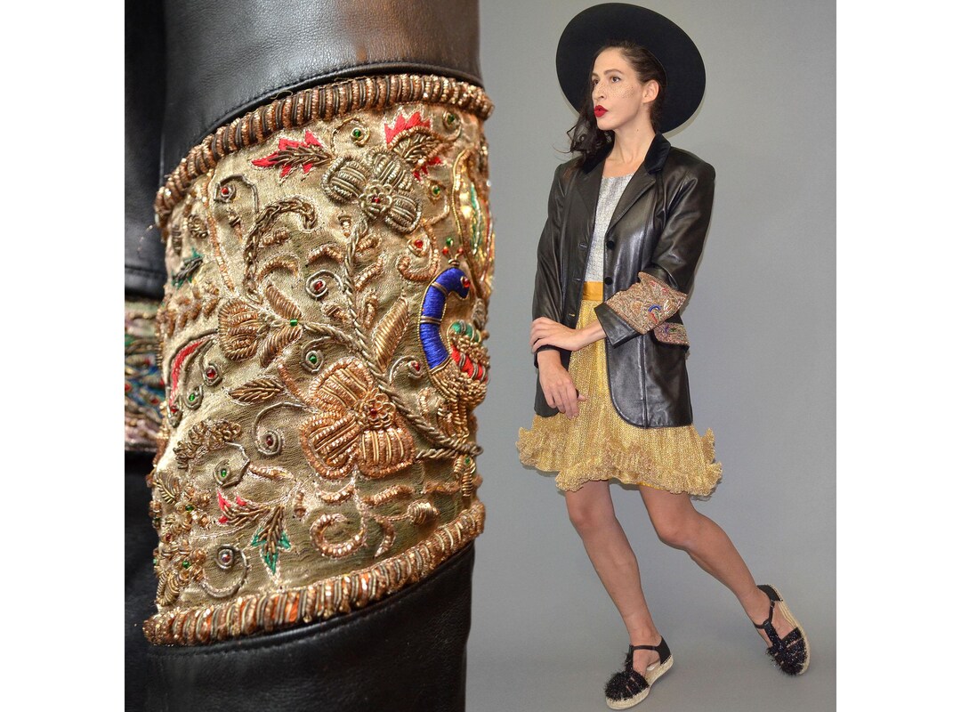 Vintage Couture WIRE Crest Peacock 3D Embroidery Trophy Silky Glossy ...