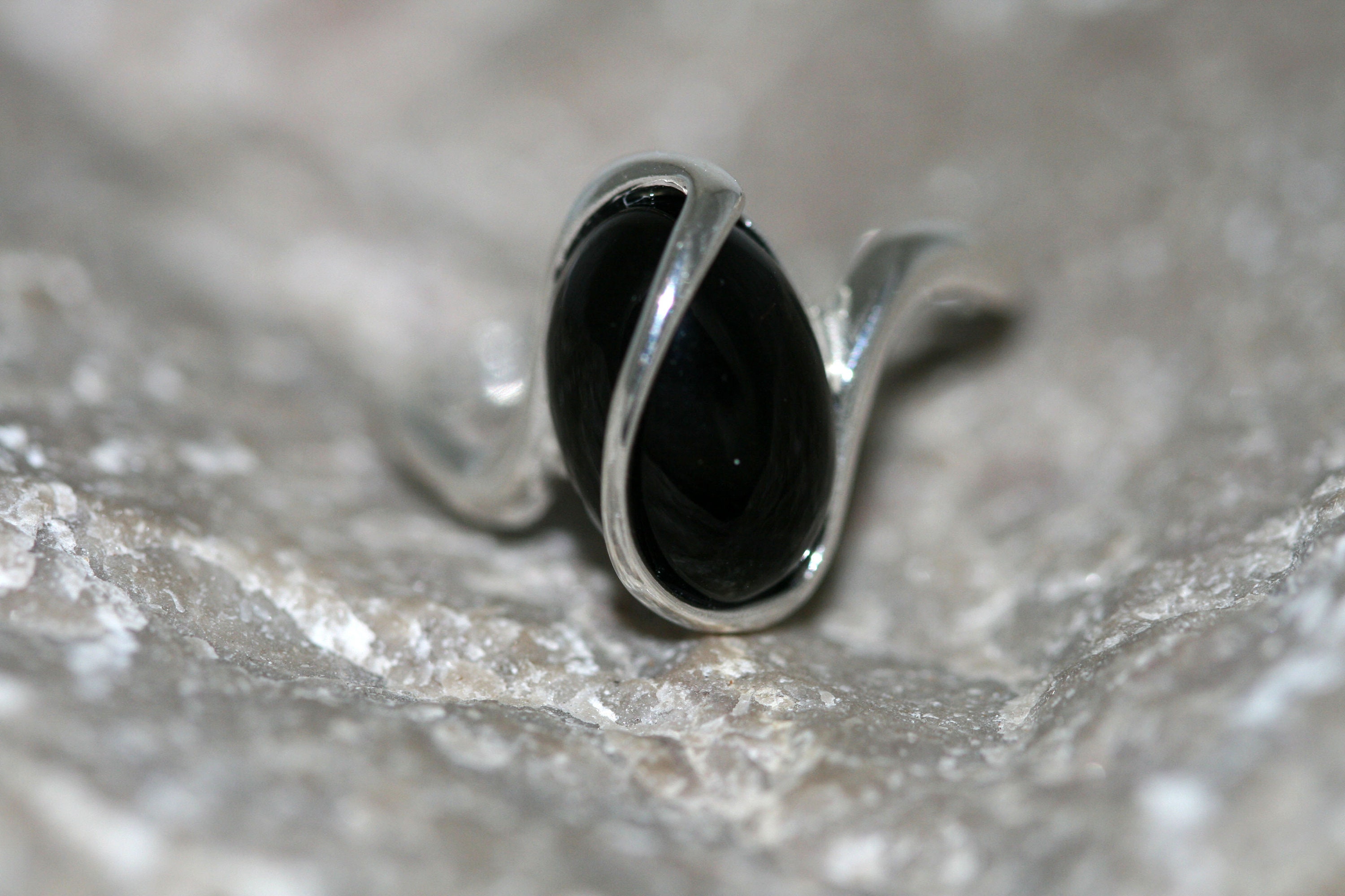 Splendid Whitby Jet ring. Sterling Silver Ring, Original British ...