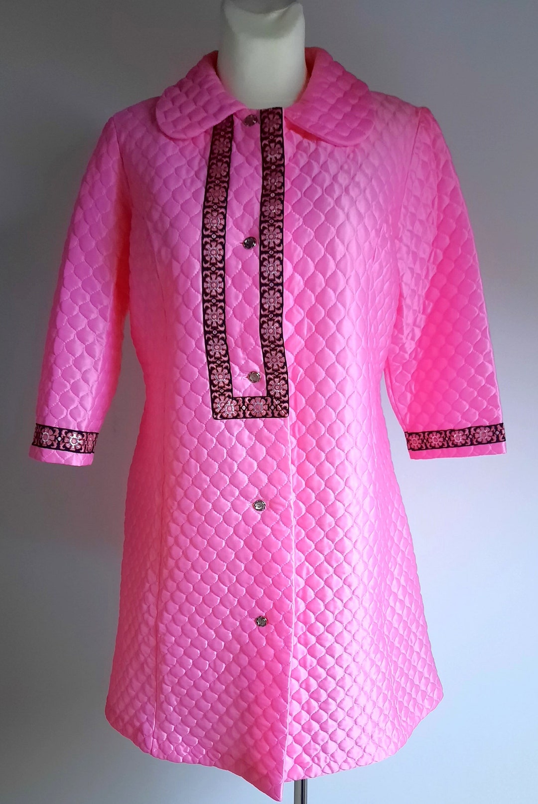 Vintage 1960s 1970s Pink Quilted Floral Trim Housecoat Robe Dressing ...
