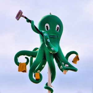 Ozzie the Octopus of the Octopus Car Wash Chain in Milwaukee Wisconsin ...