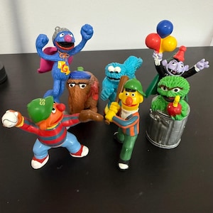 SESAME STREET Characters, Ernie & Bert, Oscar, Snuffleupagus, Cookie ...