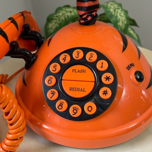 Tigger Animated Talking Telephone, Touch Phone, Disney, Bouncing Tigger ...