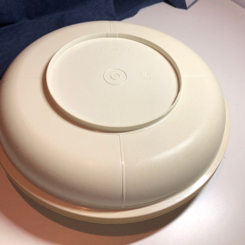 Tupperware Vegetable and Dip Container With Lid, 1708, Round, Beige ...