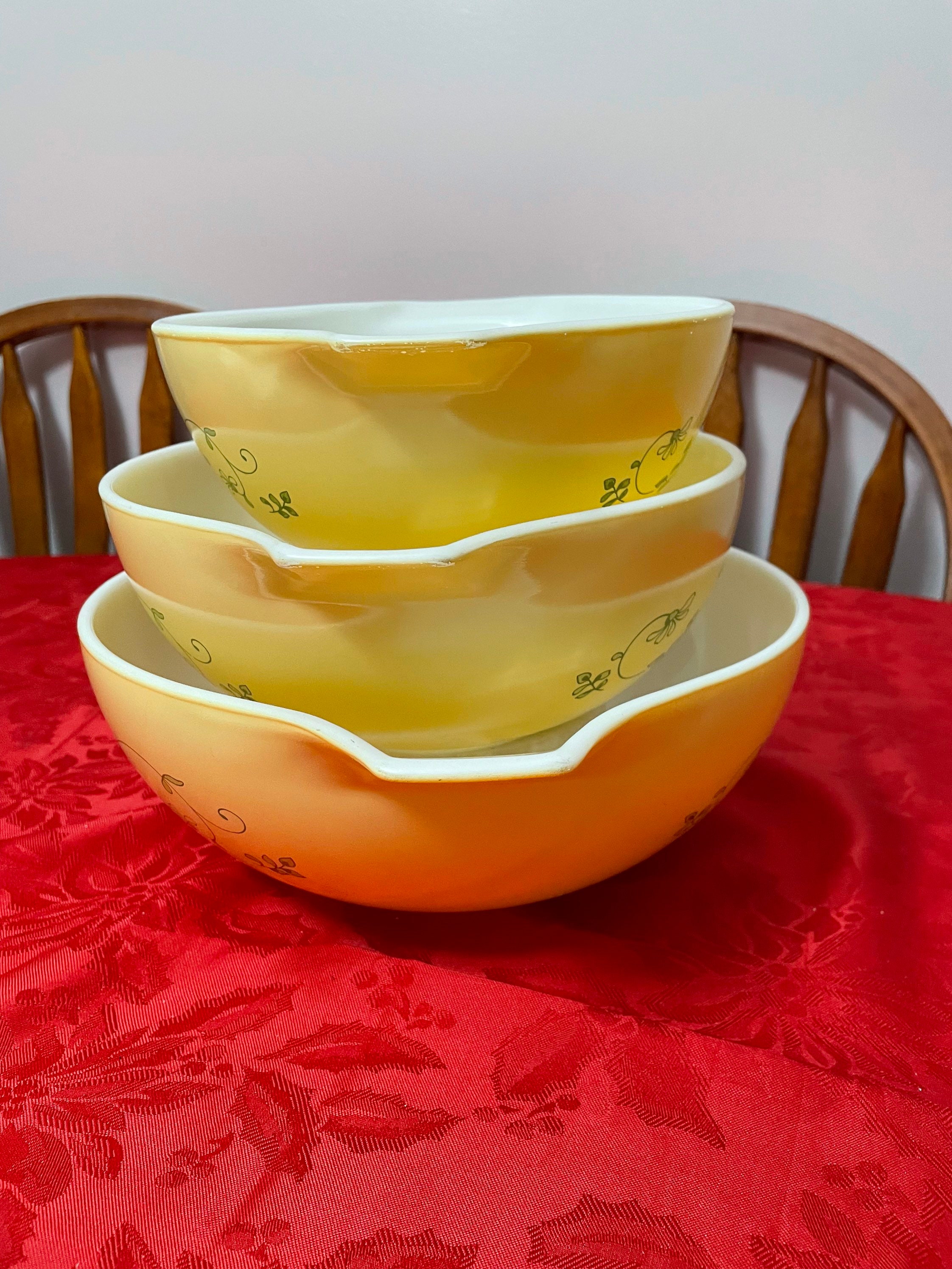 Shenandoah Cinderella PYREX Bowls, Wintergreen PYREX, Cream, Pale ...