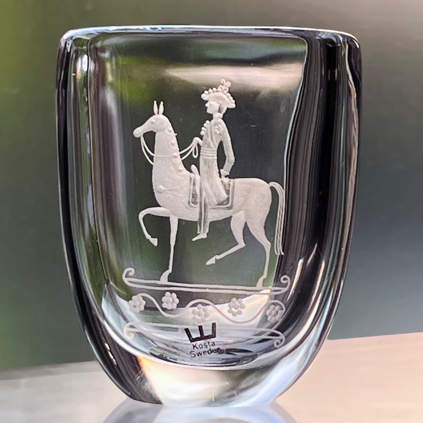 Kosta Lindstrand Swedish Vase with Engraved King Karl XIV Johan on ...