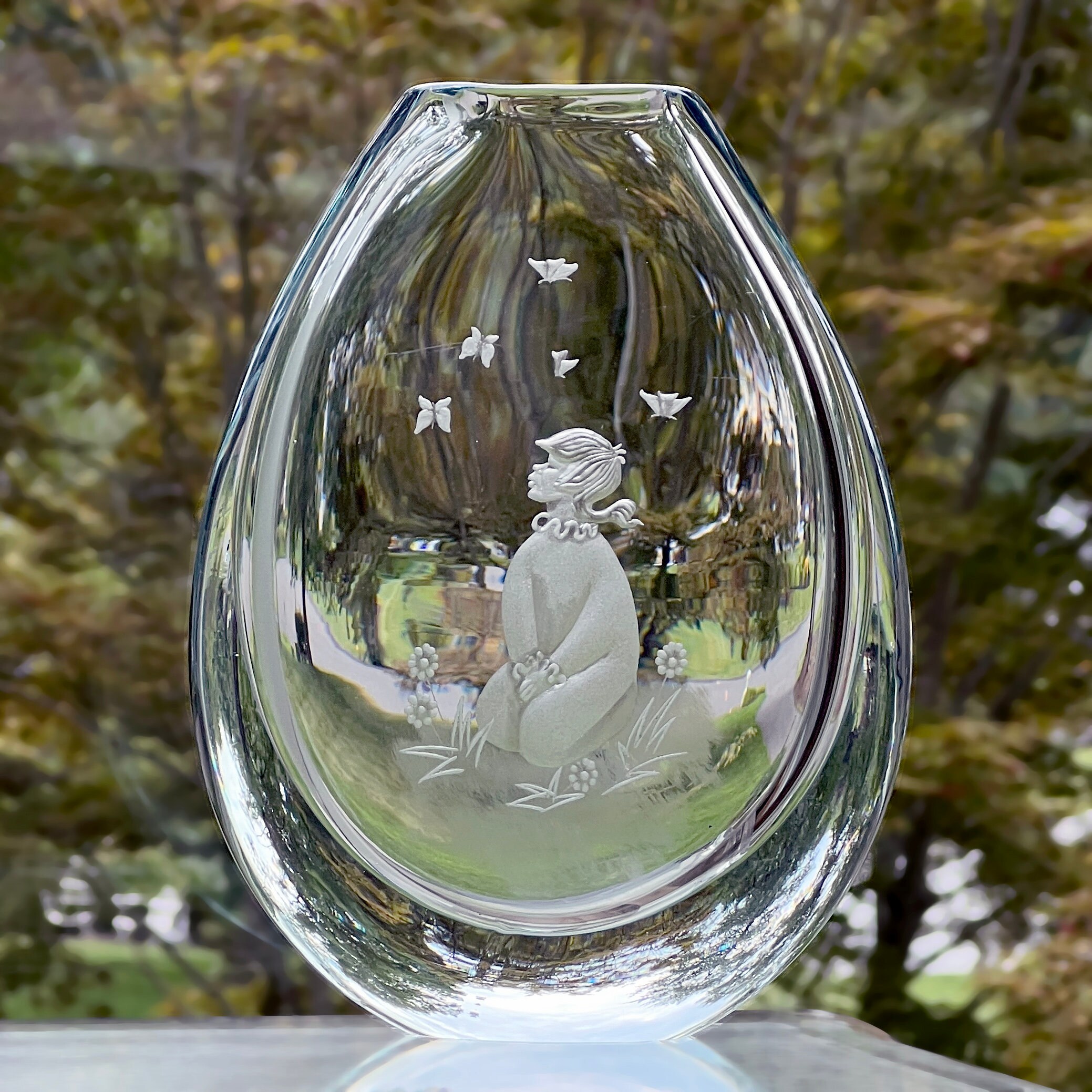 Strömbergshyttan Ice Blue Glass Vase With Engraved Girl Thumbelina ...