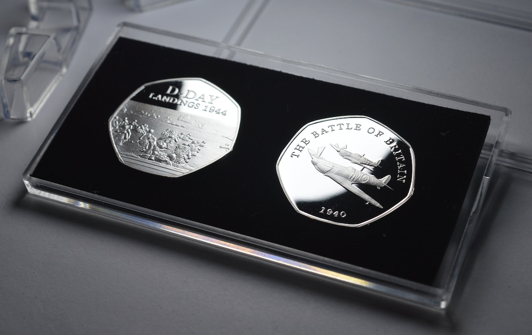 Pair of WW2 Commemoratives in 50p Coin Display Case. D-DAY Landings ...