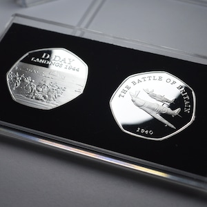 Pair of WW2 Commemoratives in 50p Coin Display Case. D-DAY Landings ...