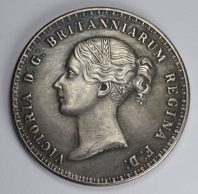 1839 Queen Victoria & Una and the Lion Coin. 999 Silver Plated Replica ...