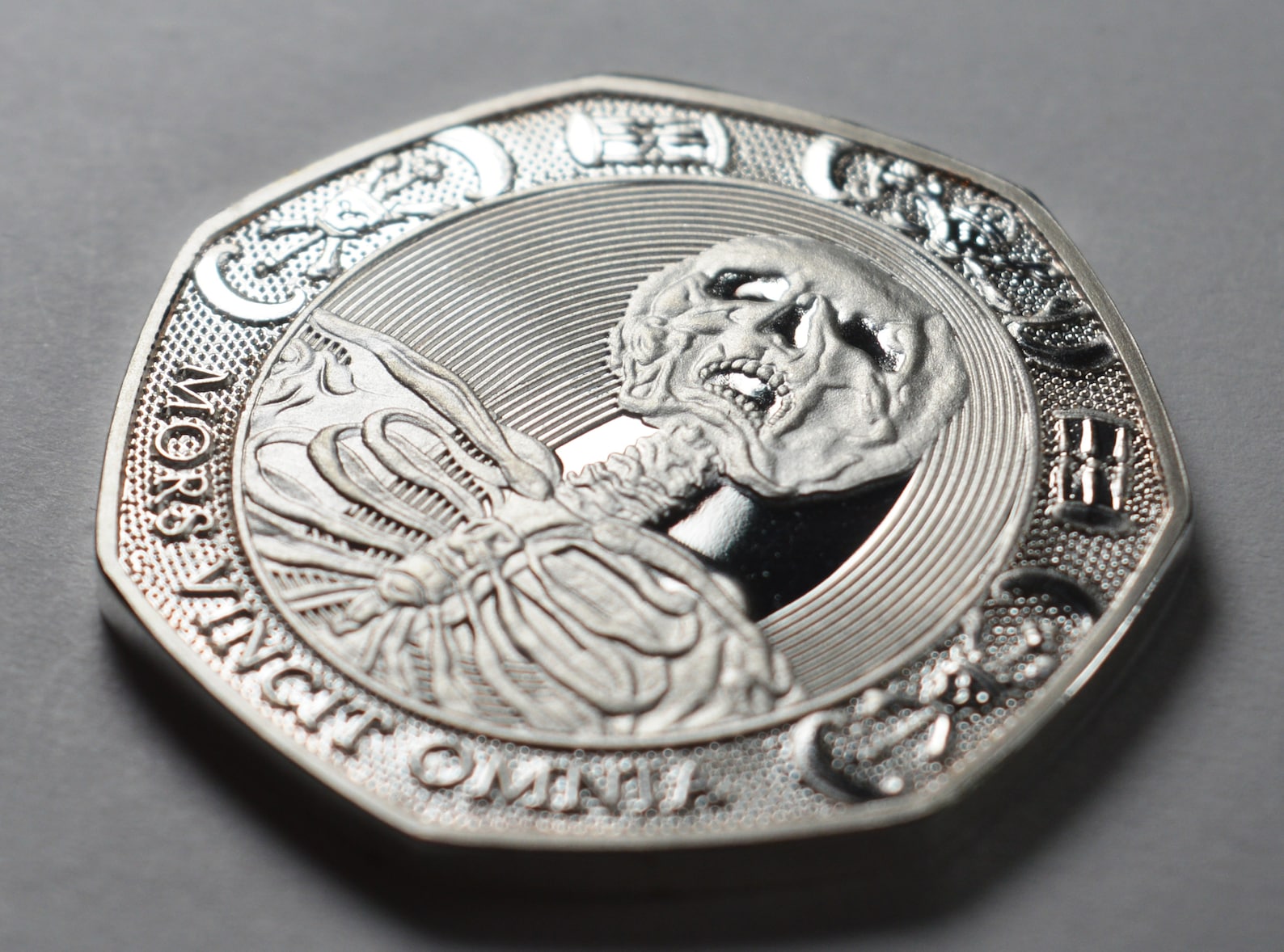 Memento Mori / Vivere Silver Reminder Coin. Mors Vincit Omnia. Stoic ...