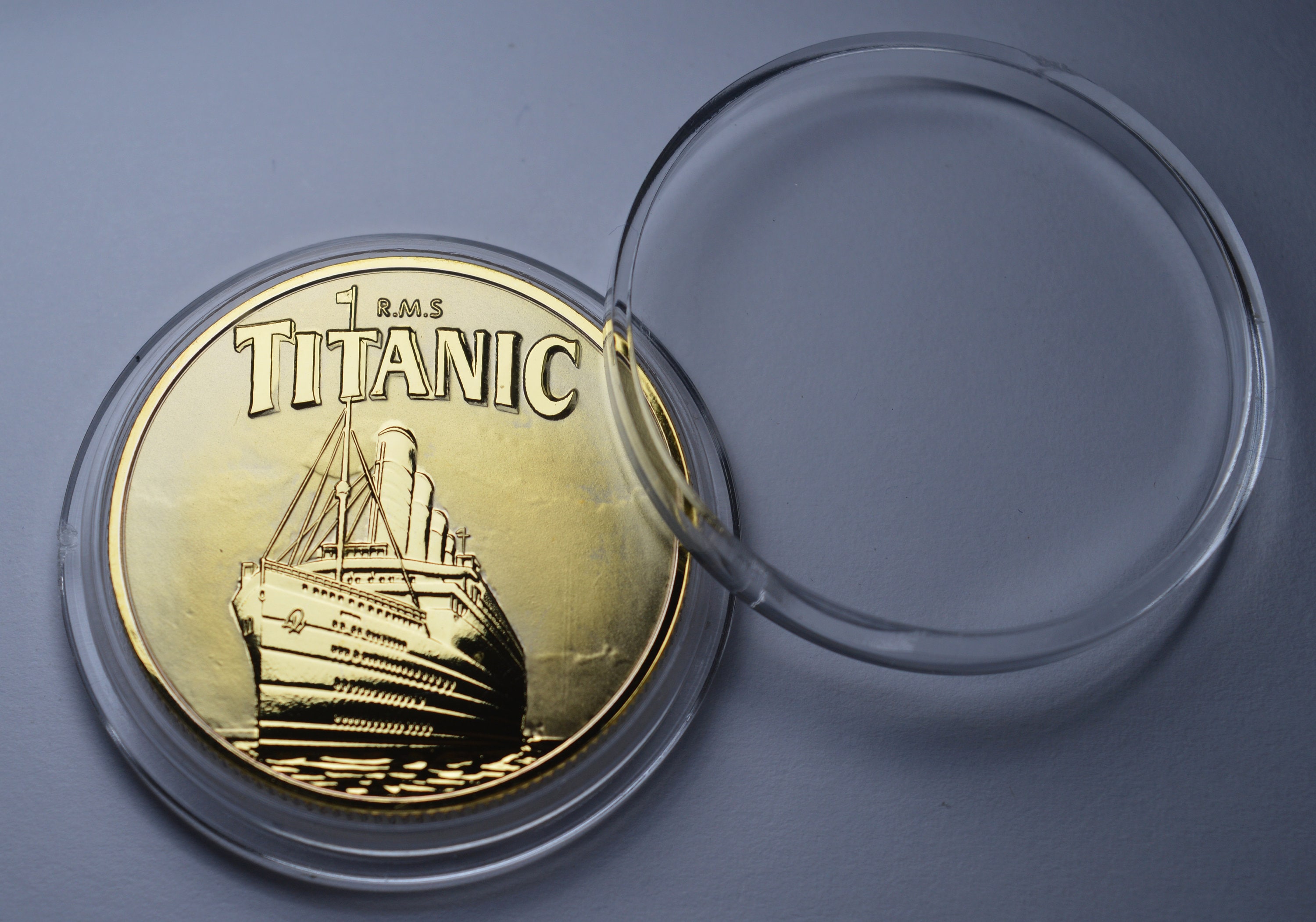 RMS TITANIC 24ct Gold Commemorative in Capsule. Ocean Liner, Olympic ...