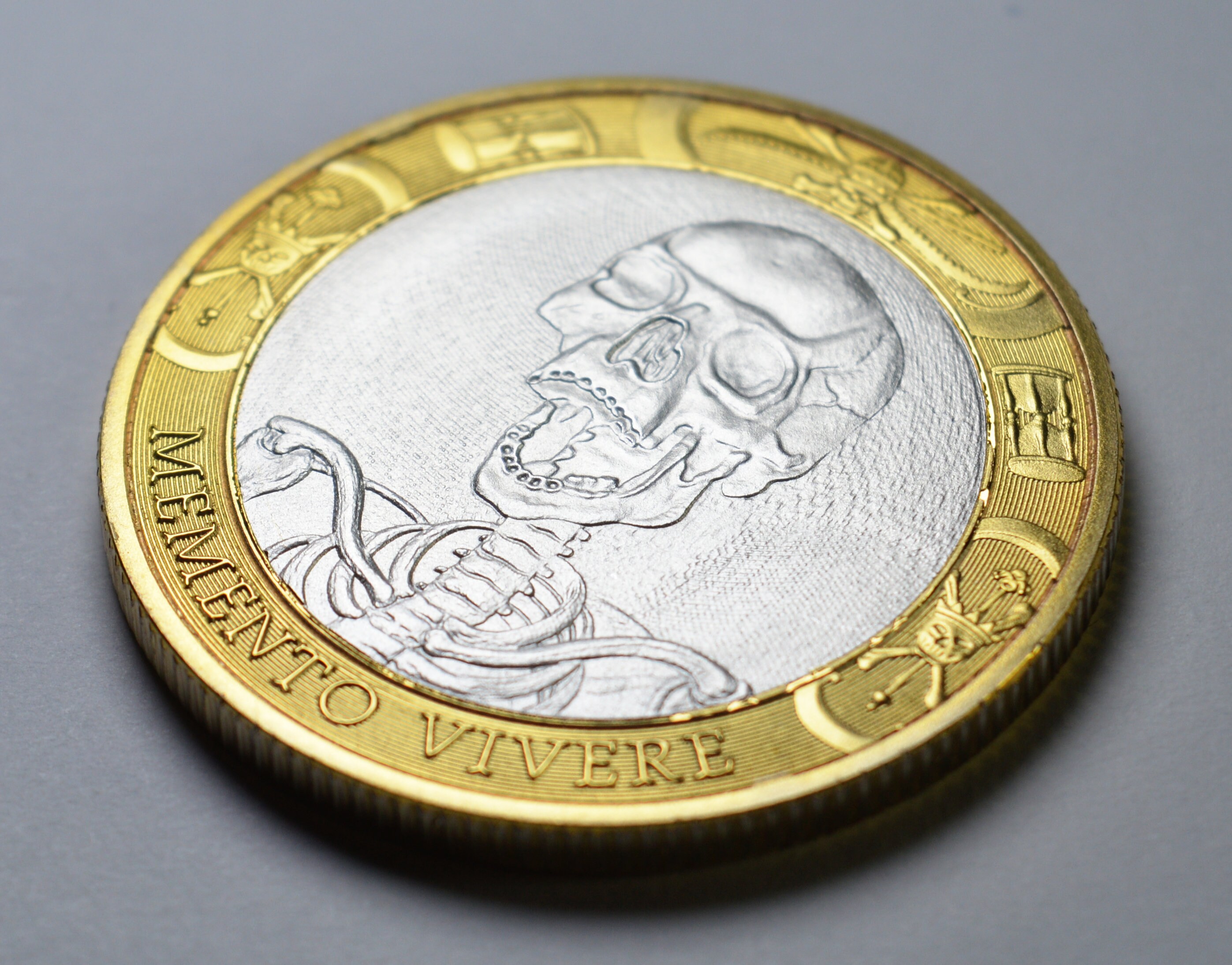 Memento Vivere Silver and 24ct Gold Reminder Coin in Capsule. | Etsy
