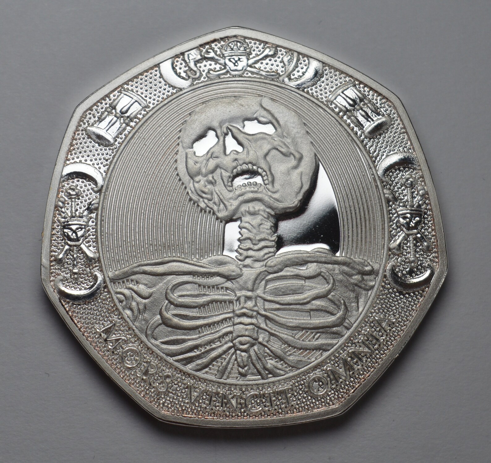 Memento Mori / Vivere Silver Reminder Coin. Mors Vincit Omnia. Stoic ...