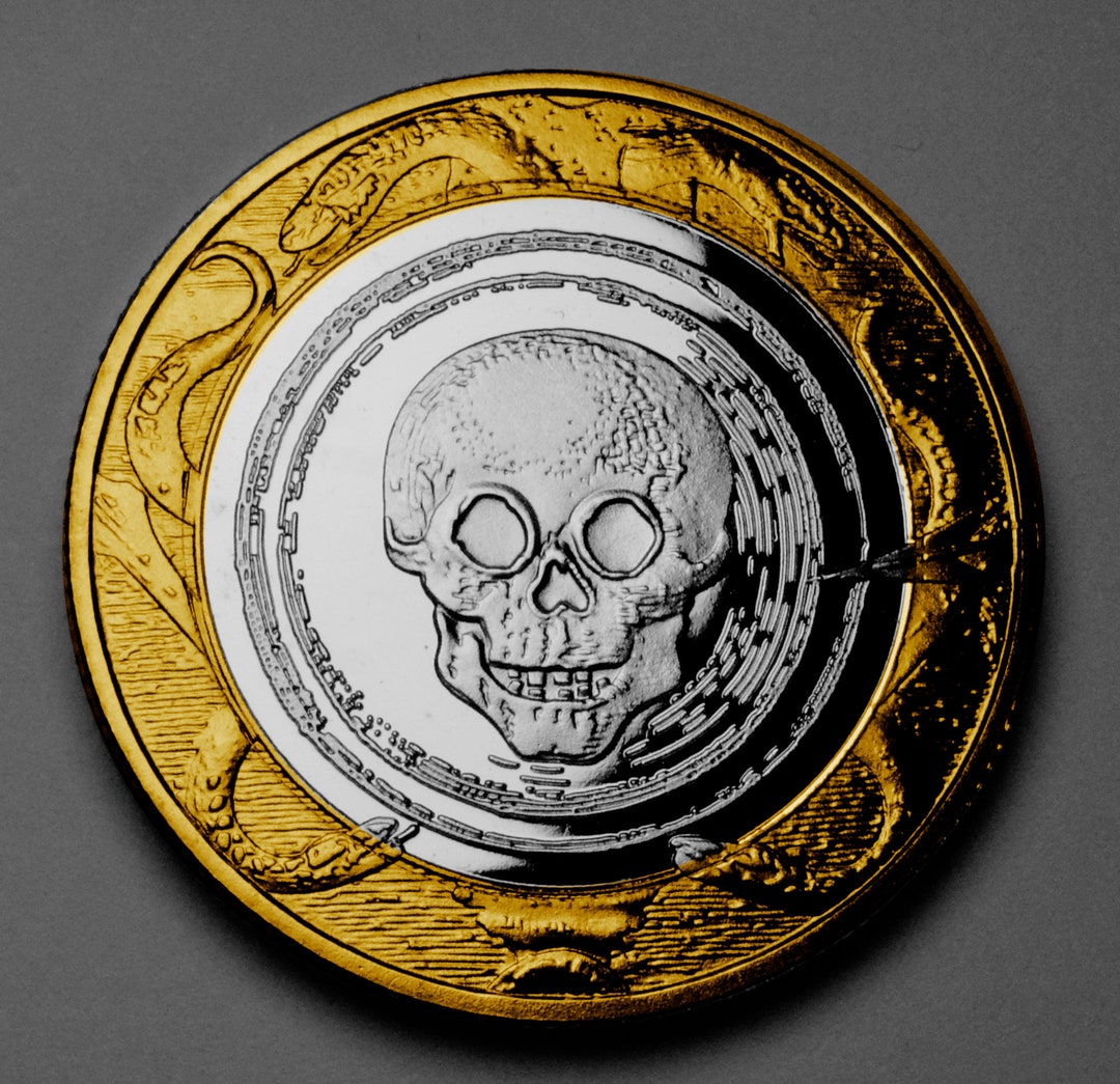 Memento Mori Silver and 24ct Gold Reminder Coin in Capsule. Skull ...