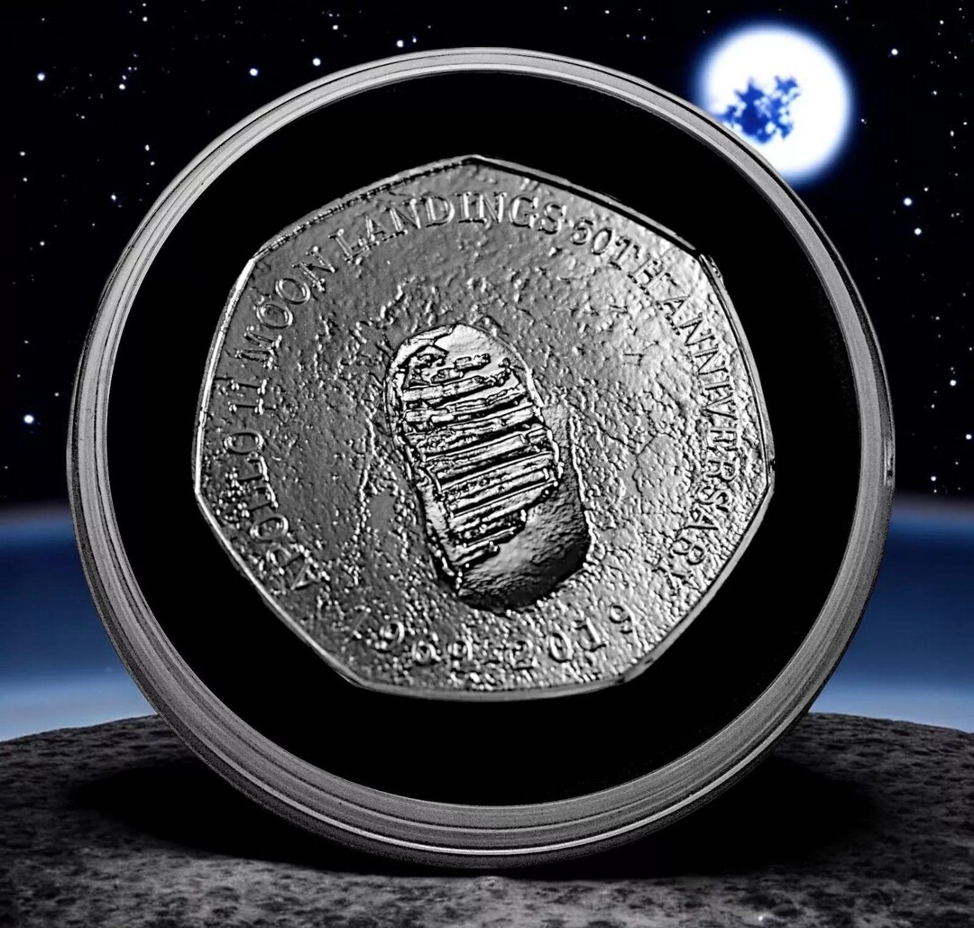 LUNAR LANDINGS Silver Commemorative Coin in Capsule. 1969 Armstrong ...