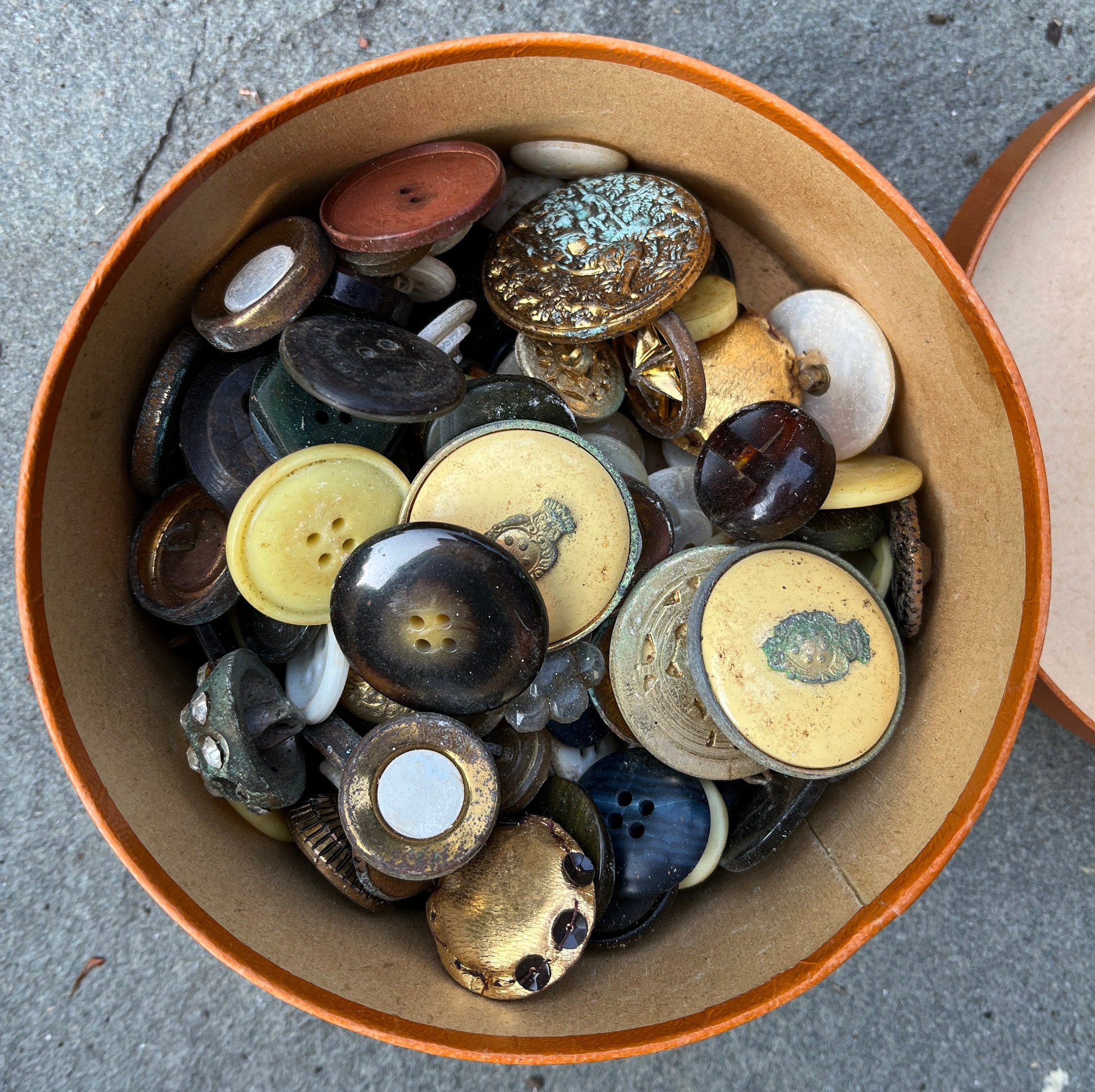 Old Buttons Button Box Vintage Buttons Hermes Round Box - Etsy