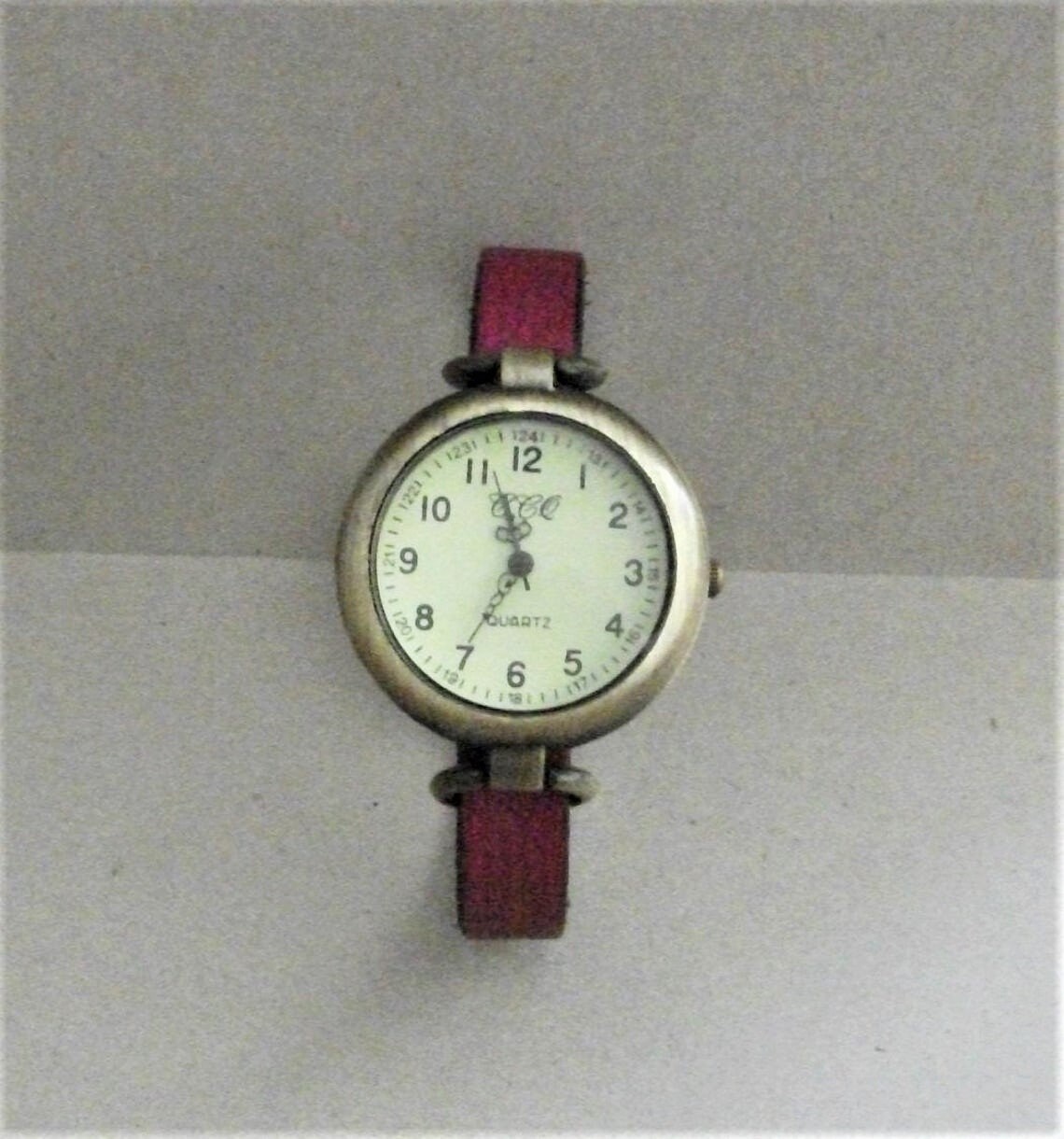 Leather Wrist Watch Minimalist Retro Style Watch Magenta | Etsy