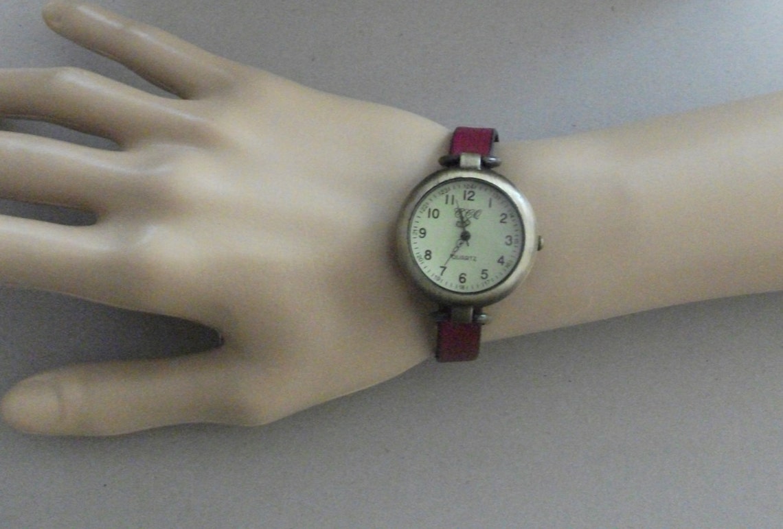 Leather Wrist Watch Minimalist Retro Style Watch Magenta | Etsy