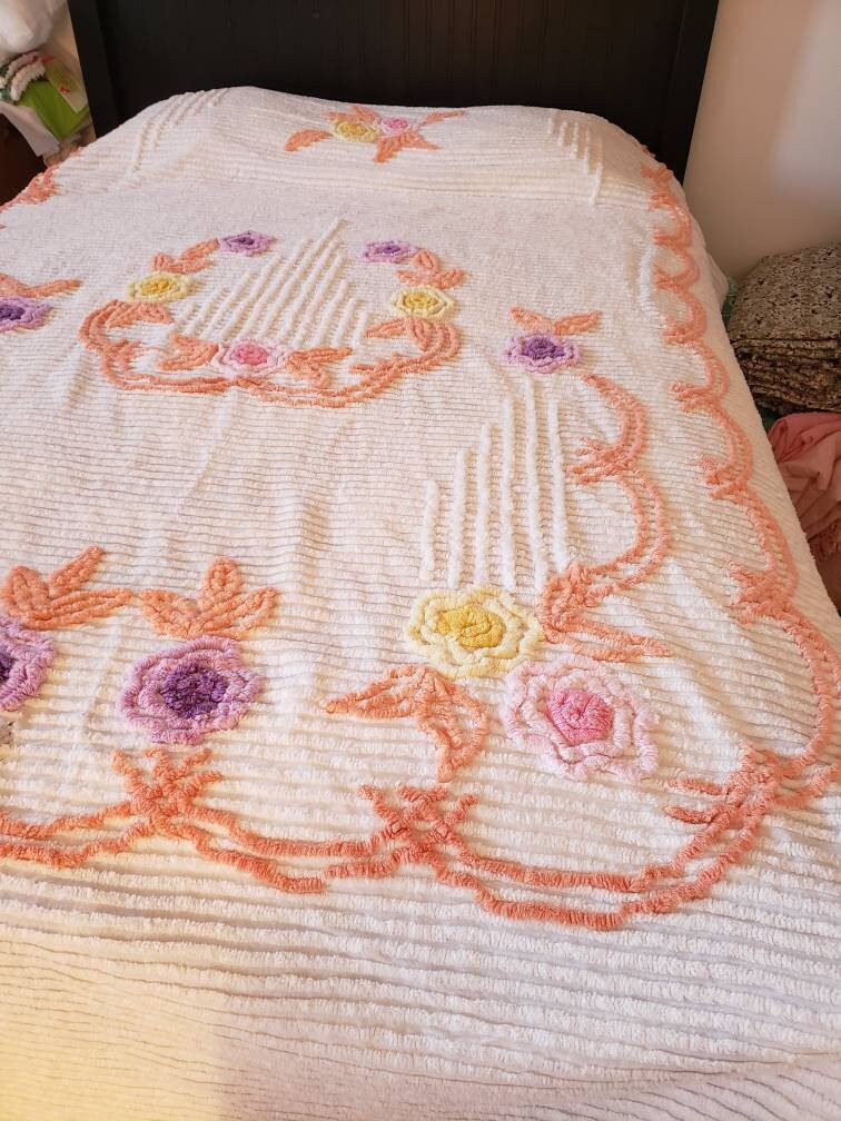 Beautiful Vintage Chenille Bedspread - Etsy