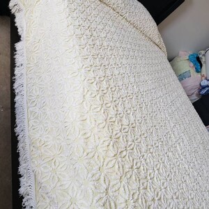 Fabulous Hoffman Daisy Chenille Bedspread - Etsy