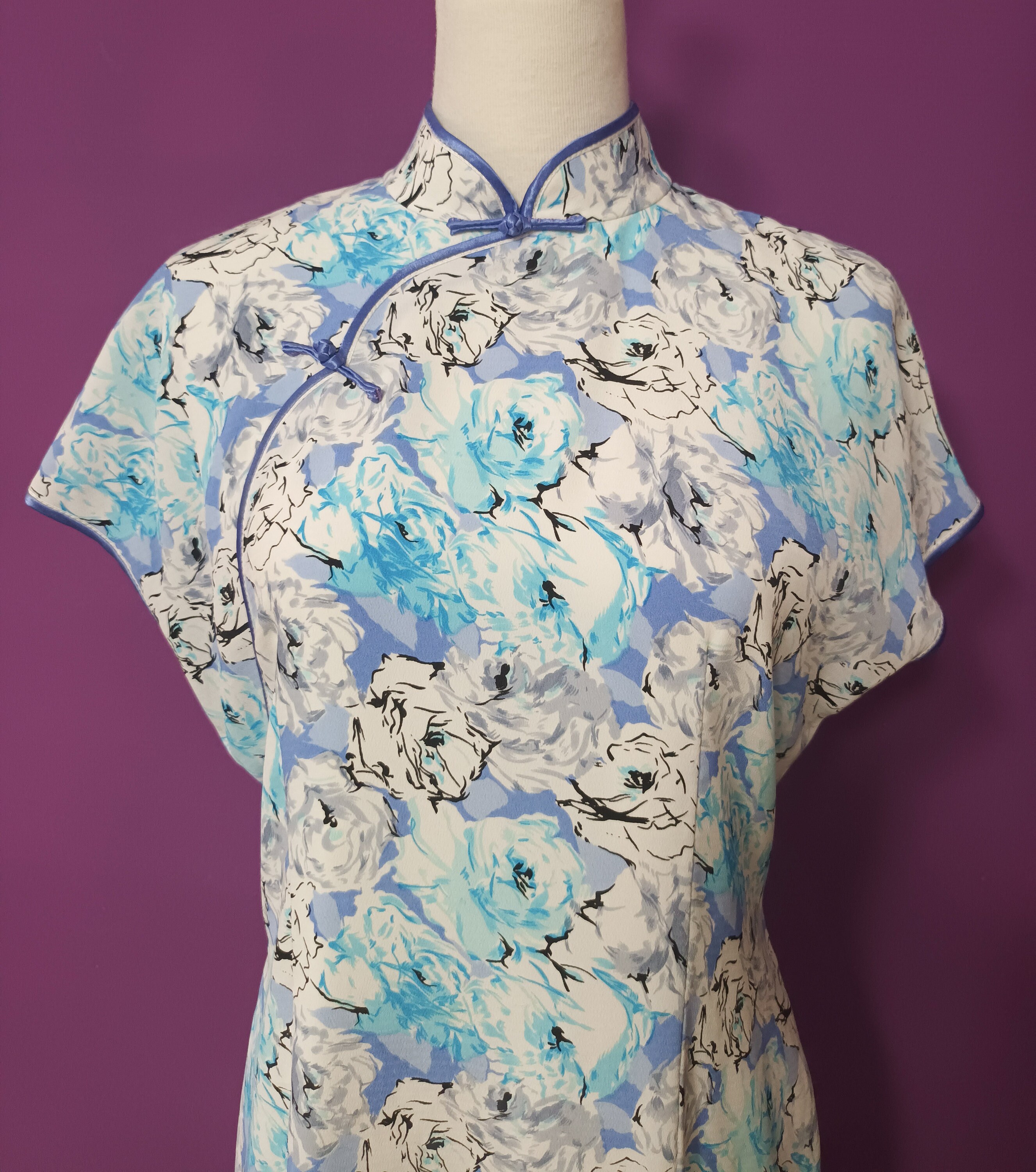 Vintage 1980s Blue and White Floral Cheongsam Dress Qipao French Sleeve ...