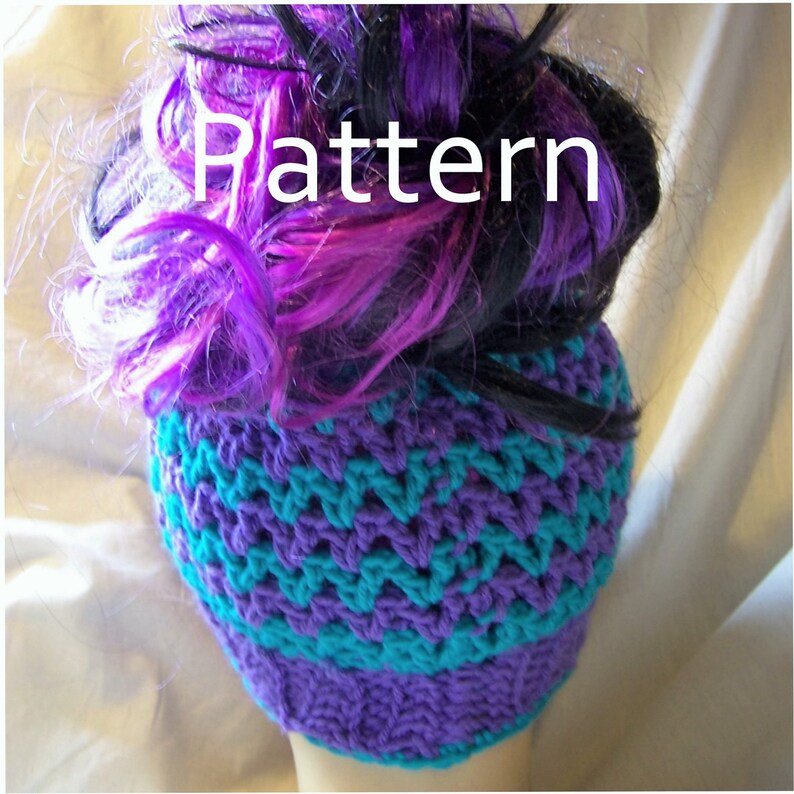Messy Bun Hat Pattern in V-stripes, Poof Ball Beanie Pattern, Crochet ...