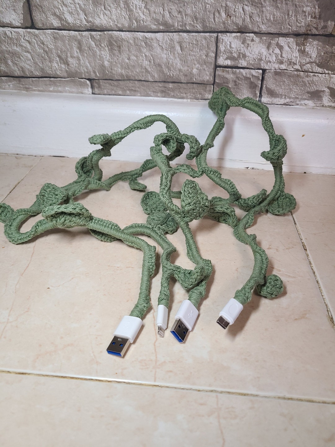 USB to USB-C Leaf Vine Charging Cable, Usb to Lightning Charging Cable ...