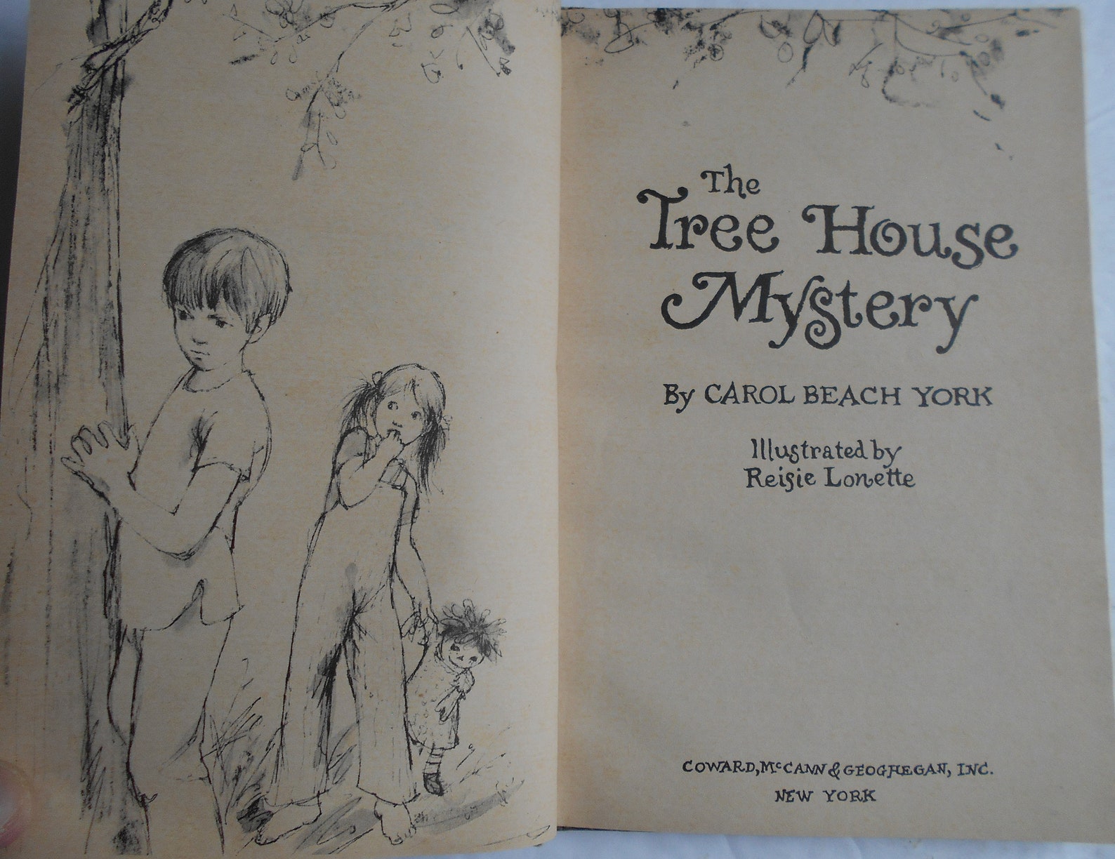 The Tree House Mystery by Carol Beach York Weekly Reader Book 1973 ...