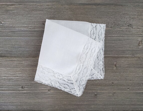 Classic White Lace Hankie, Vintage Bridal Handkerchie… - Gem