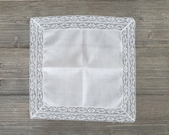Classic White Lace Hankie, Vintage Bridal Handkerchie… - Gem