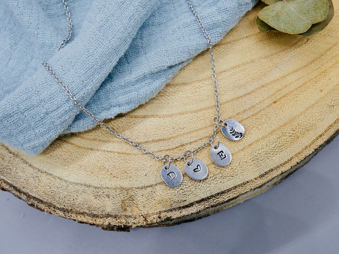 Collar con colgantes de iniciales personalizados - Etsy España